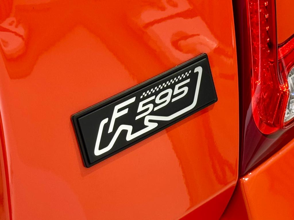 F595 MT RHD | アバルト新大阪 | アバルト認定中古車 - ABARTH【AUTOEXPERT】